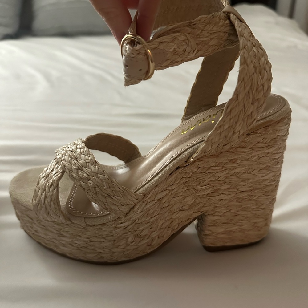 Brand New Liliana Straw Platform Wedge Size 6.5 - Gem
